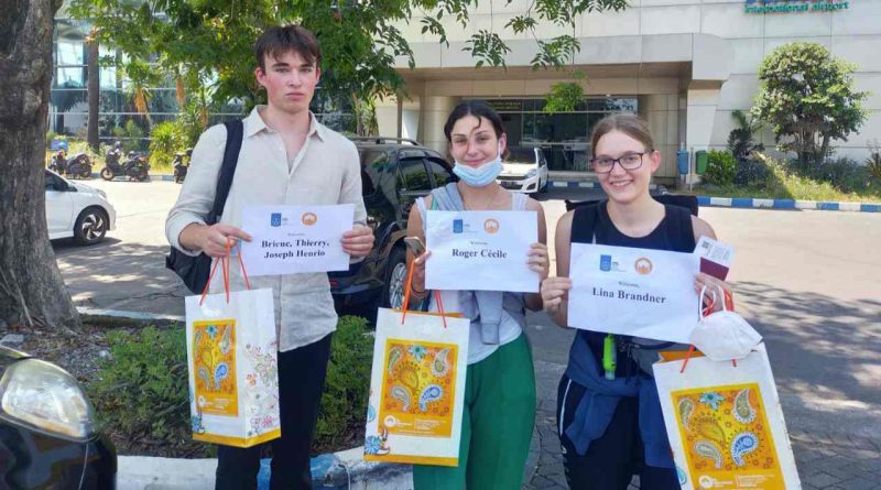 ITS Kembali Terima Puluhan Mahasiswa Asing - PUSTAKALEWI NEWS