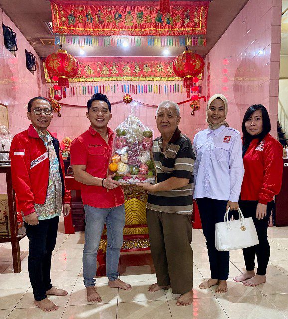 PSI Surabaya dan Klenteng Ong HunTong Berbagi Ta'jil Bagi Yang Berpuasa ...