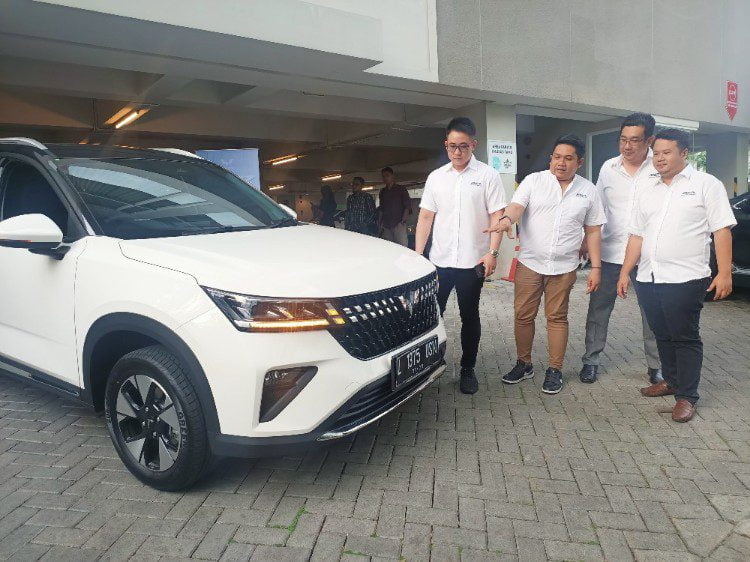 Wuling Arista Jatim Kenalkan Wuling Alvez Untuk Masyarakat Surabaya ...